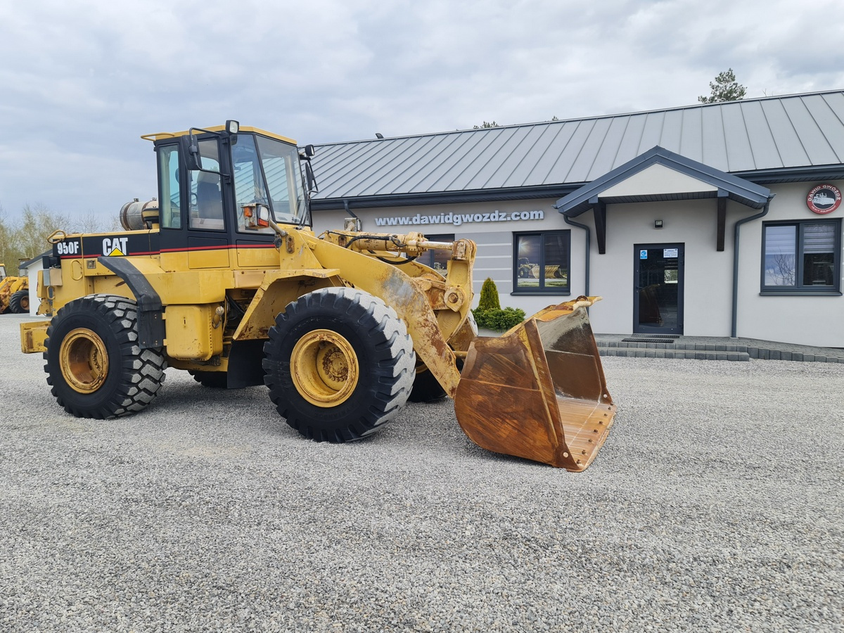 Dawid Gwóźdź - Maszyny budowlane - CATERPILLAR 950F2