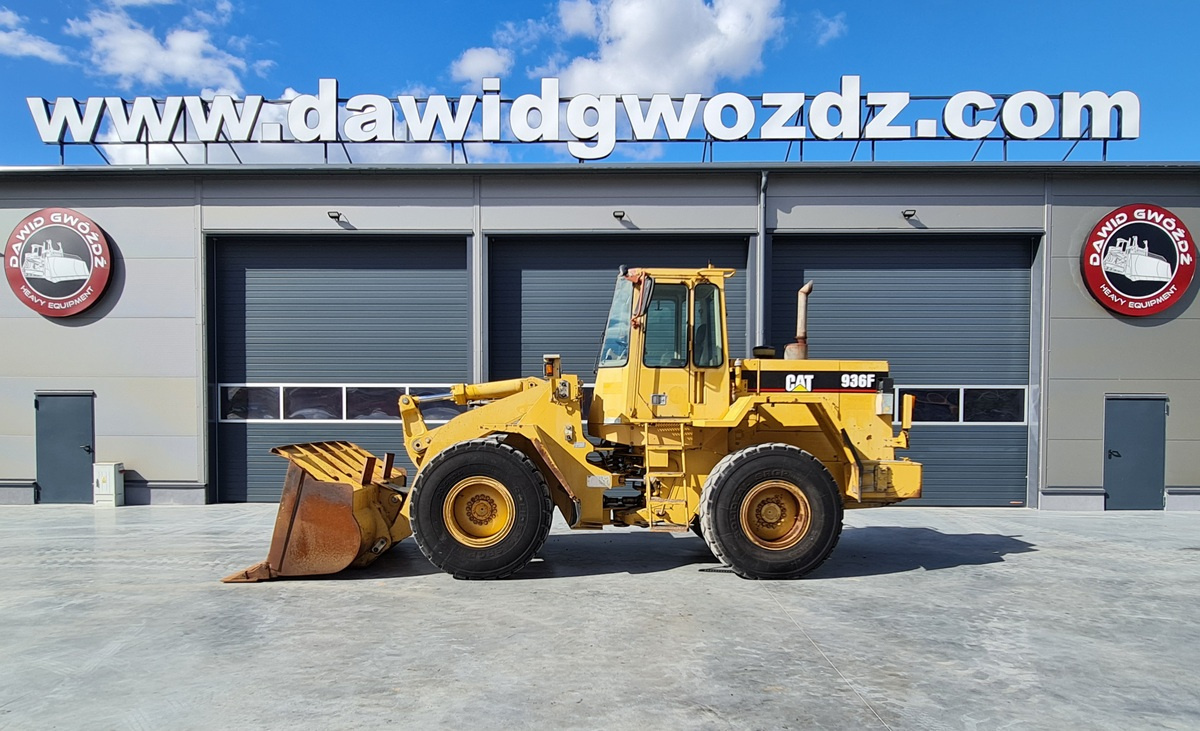 Dawid Gwóźdź - Maszyny budowlane - CATERPILLAR 936F