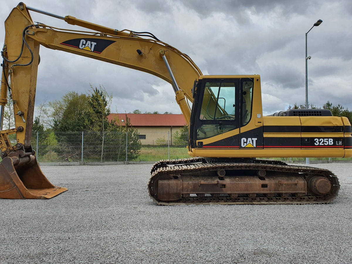 Dawid Gwóźdź - Maszyny budowlane - CATERPILLAR 325B LN