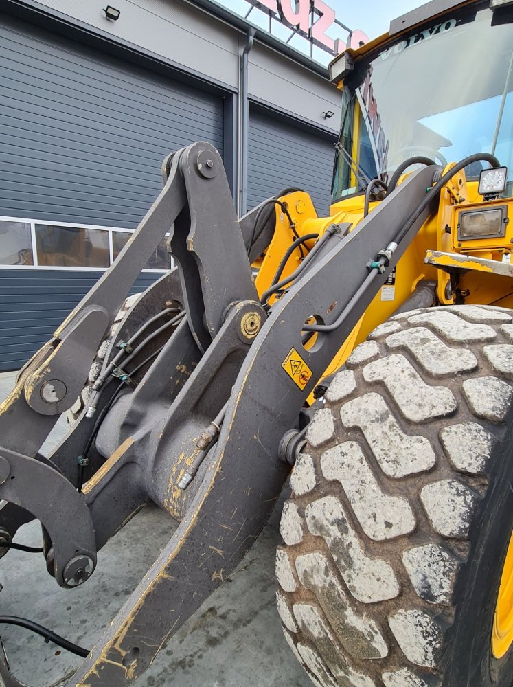 Dawid Gwóźdź - Maszyny budowlane - VOLVO L70D