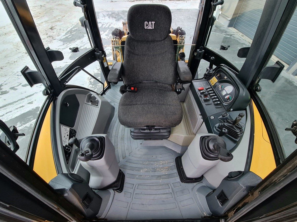 Dawid Gwóźdź - Maszyny budowlane - CATERPILLAR 432F