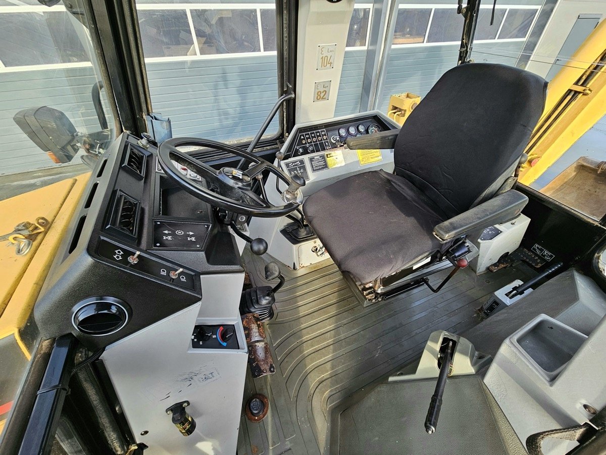 Dawid Gwóźdź - Maszyny budowlane - CATERPILLAR 428B