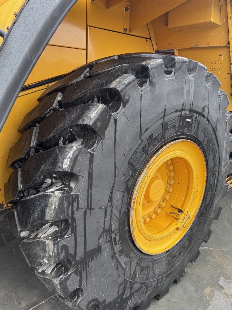 Dawid Gwóźdź - Maszyny budowlane - VOLVO L150F