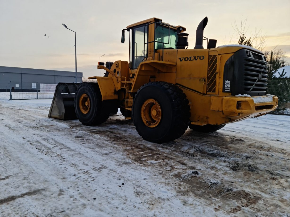 Dawid Gwóźdź - Maszyny budowlane - VOLVO L150F
