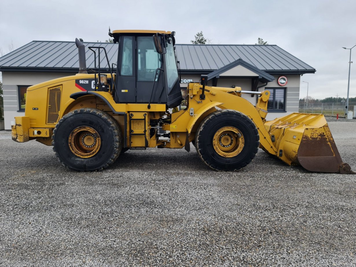 Dawid Gwóźdź - Maszyny budowlane - CATERPILLAR 962H
